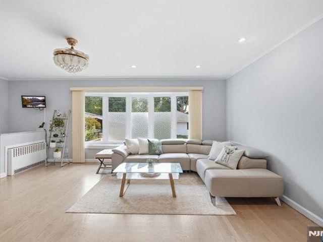 house with 3 bedroom, Fort Lee NJ ES105174082