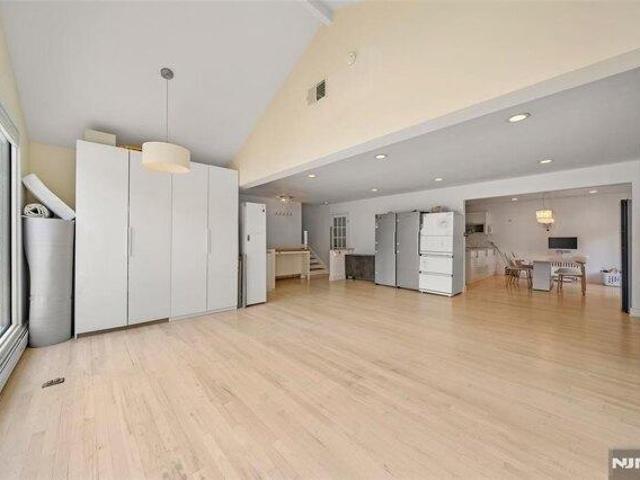 house with 3 bedroom, Fort Lee NJ ES105174303