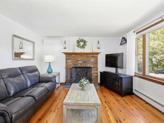 house with 3 bedroom, Forestdale MA ES105126096