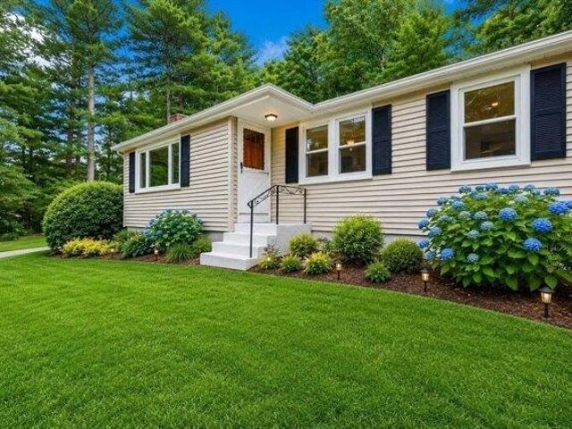 house with 3 bedroom, Foxboro MA DS104042690