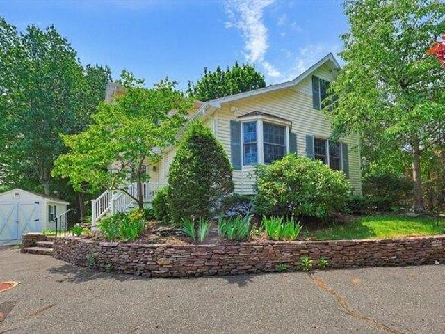house with 3 bedroom, Foxboro MA ES104076675