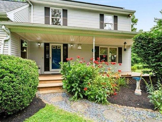 house with 3 bedroom, Foxboro MA ES104568069