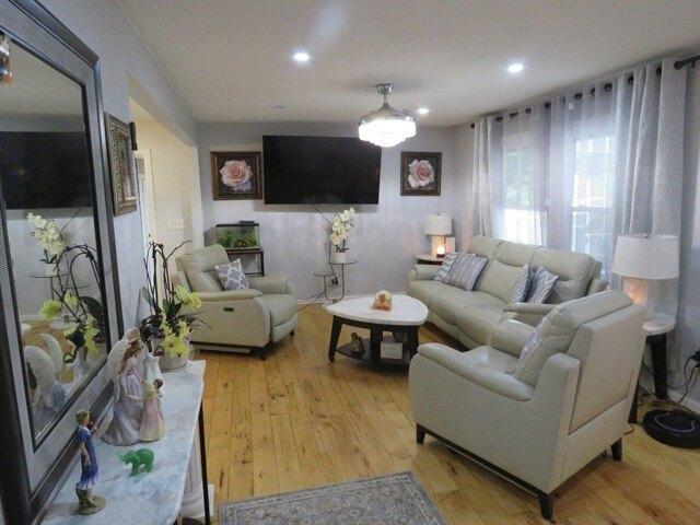 house with 3 bedroom, Foxboro MA ES105060647