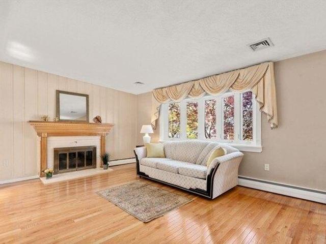 house with 3 bedroom, Framingham MA DLS102156305