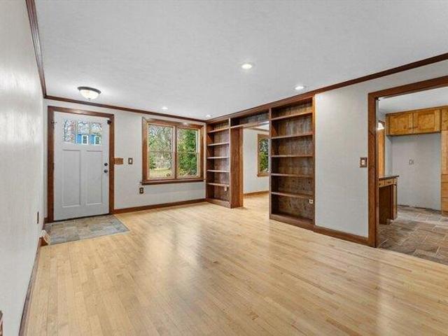 house with 3 bedroom, Framingham MA DLS102346853