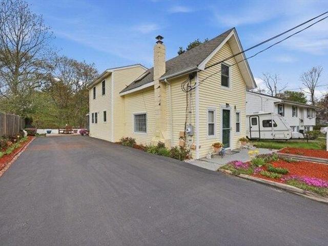 house with 3 bedroom, Framingham MA DLS102669337