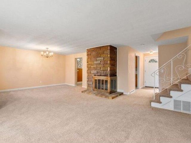 house with 3 bedroom, Framingham MA DLS103073910