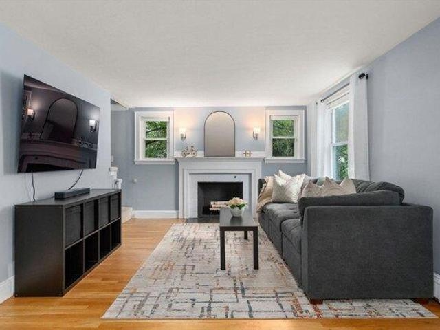 house with 3 bedroom, Framingham MA ES104044871