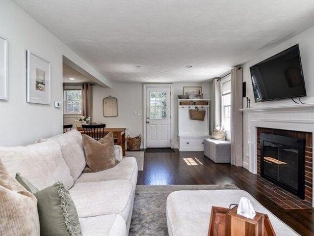 house with 3 bedroom, Framingham MA ES104076244