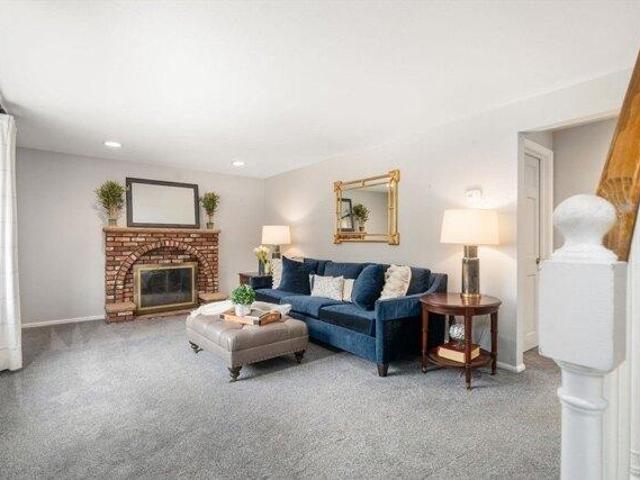 house with 3 bedroom, Framingham MA ES104792155