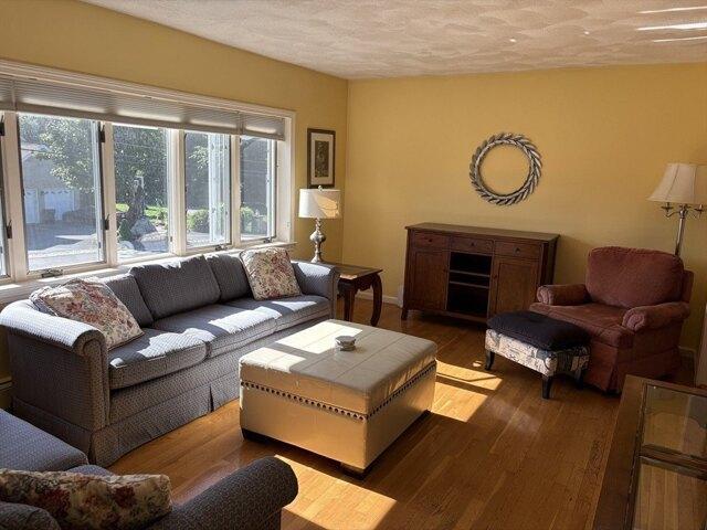 house with 3 bedroom, Framingham MA ES104946457