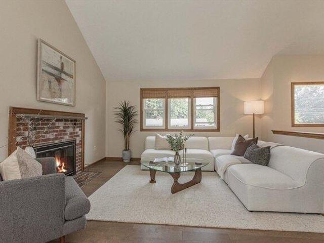 house with 3 bedroom, Framingham MA ES105125574