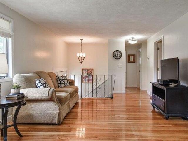 house with 3 bedroom, Framingham MA ES105126511
