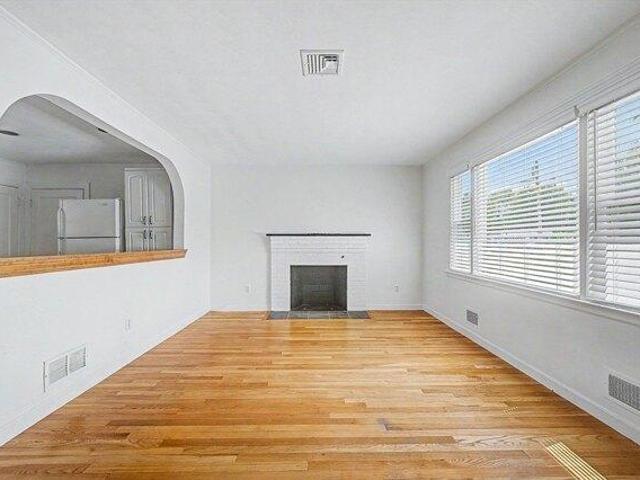 house with 3 bedroom, Framingham MA ES105144158