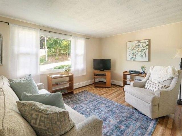 house with 3 bedroom, Framingham MA ES105144379