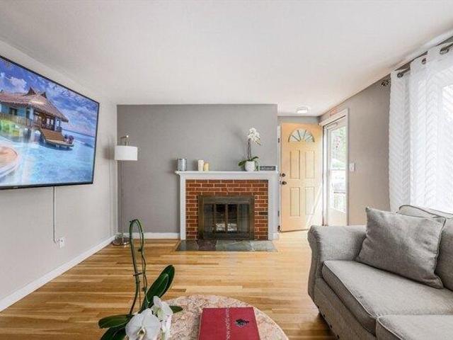 house with 3 bedroom, Framingham MA ES105157144