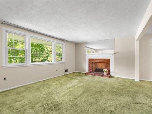 house with 3 bedroom, Framingham MA ES103035337