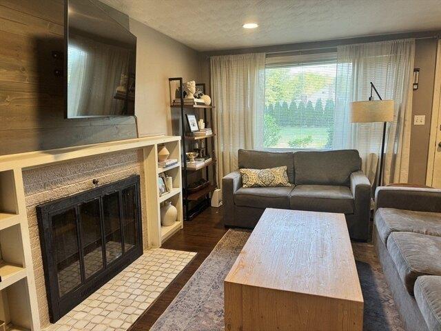 house with 3 bedroom, Framingham MA ES103928755
