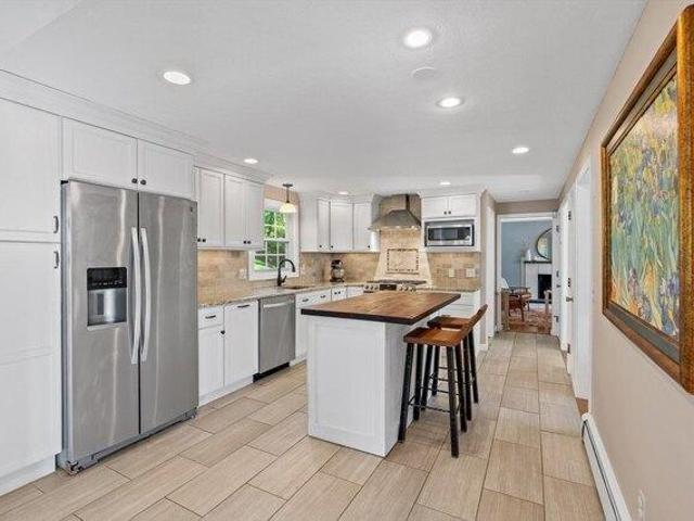 house with 3 bedroom, Framingham MA ES103965948