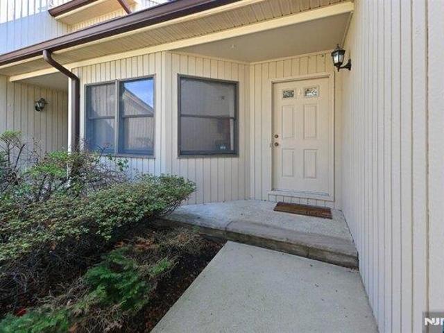house with 3 bedroom, Franklin Lakes NJ DS102029493