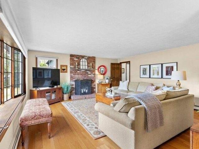 house with 3 bedroom, Franklin MA DS104445941
