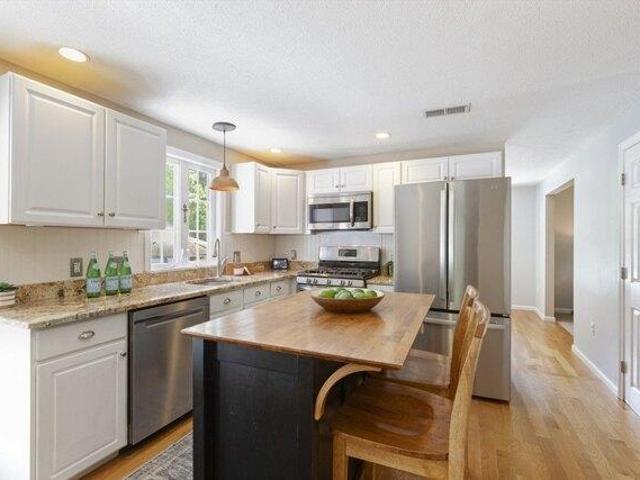 house with 3 bedroom, Franklin MA ES102961607