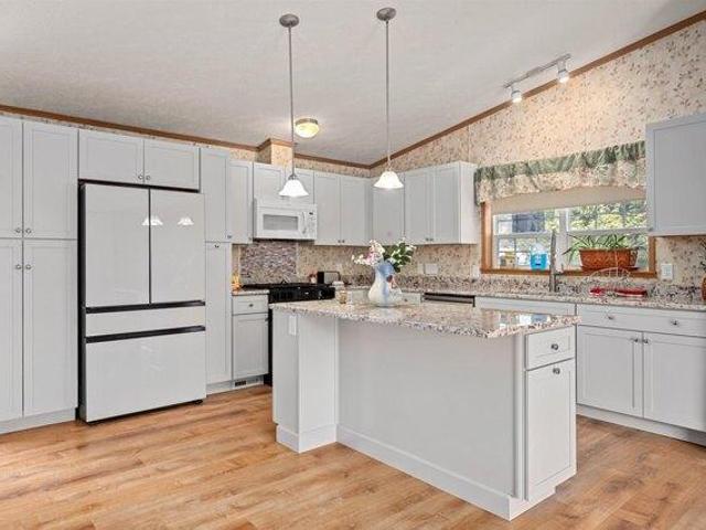 house with 3 bedroom, Franklin NH ES103495950
