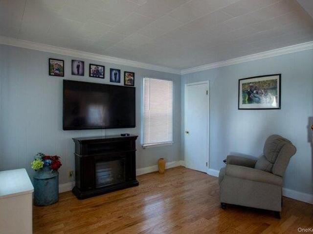 house with 3 bedroom, Franklin Square NY ES105206407