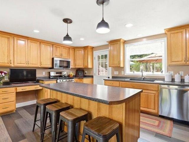 house with 3 bedroom, Fremont NH ES104721120