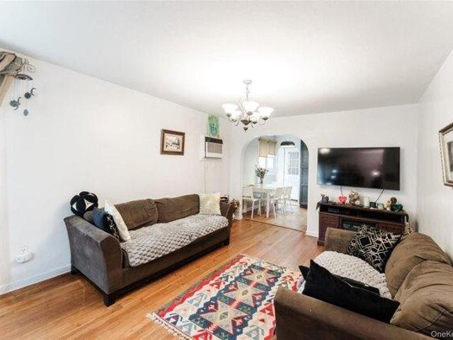 house with 3 bedroom, Fresh Meadows NY DS103626753
