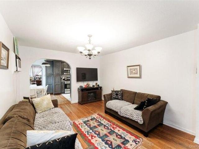 house with 3 bedroom, Fresh Meadows NY ES103626753