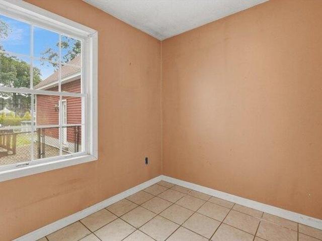 house with 3 bedroom, Gardner MA ES104044274