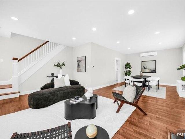 house with 3 bedroom, Garfield NJ ES104375836