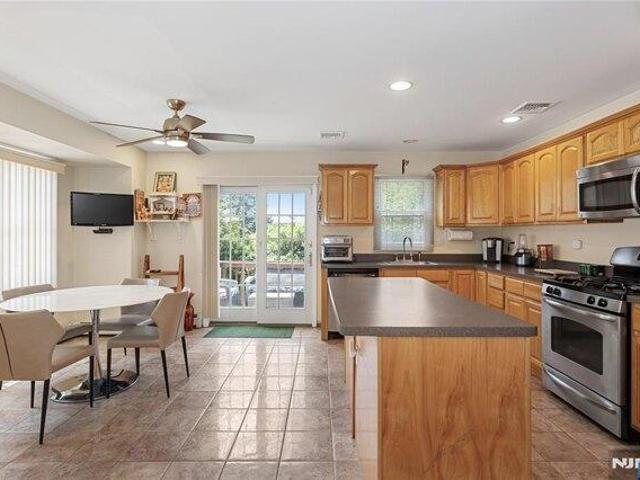 house with 3 bedroom, Garfield NJ ES105141156