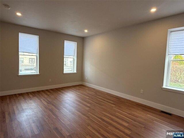 house with 3 bedroom, Garfield NJ ES105125778