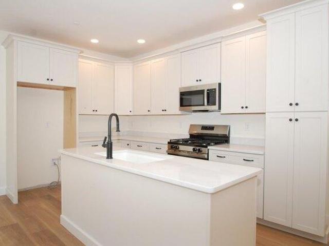 house with 3 bedroom, Goffstown NH DLS103018059