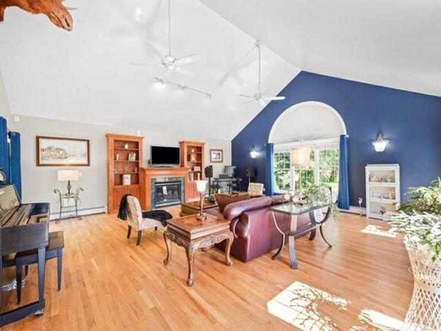 house with 3 bedroom, Goffstown NH DS103969905