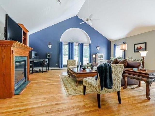 house with 3 bedroom, Goffstown NH ES103220824