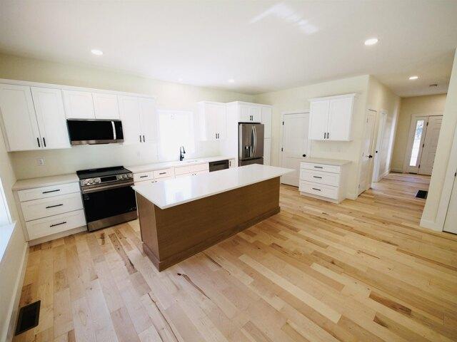 house with 3 bedroom, Goffstown NH ES103221659
