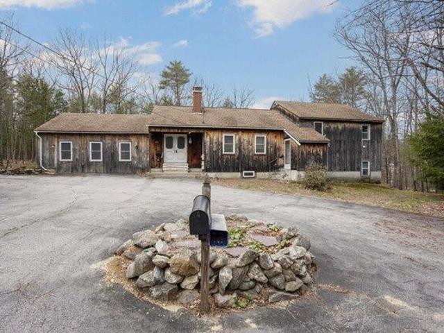 house with 3 bedroom, Goffstown NH ES103247440