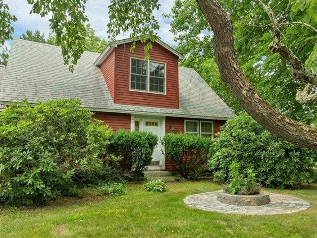 house with 3 bedroom, Goffstown NH ES104540167