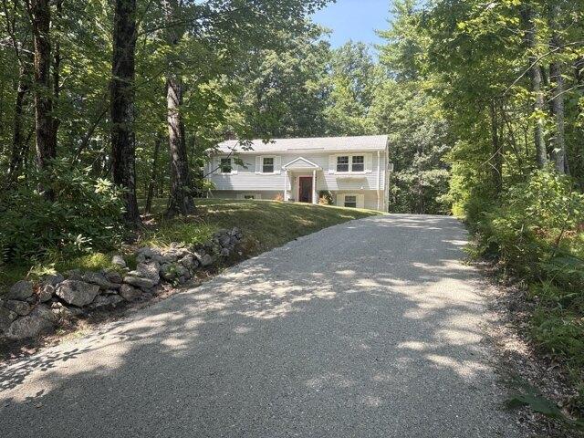 house with 3 bedroom, Goffstown NH ES104831156