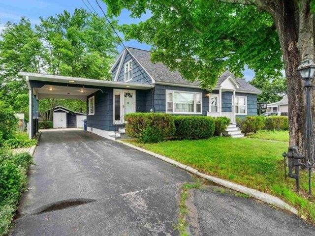 house with 3 bedroom, Goffstown NH ES104849846