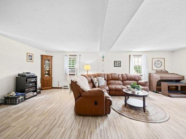 house with 3 bedroom, Goffstown NH ES104850106