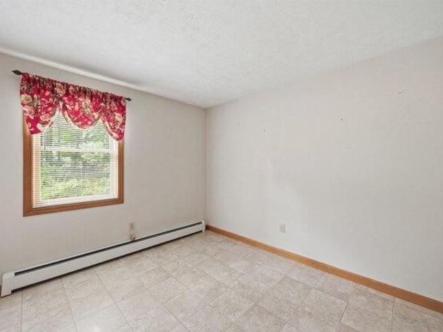 house with 3 bedroom, Goffstown NH ES105143900