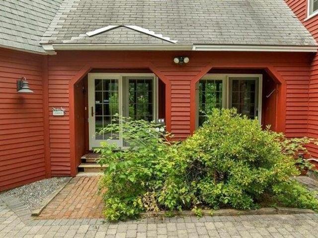 house with 3 bedroom, Goffstown NH ES105383865