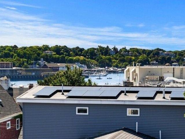 house with 3 bedroom, Gloucester MA ES105176298