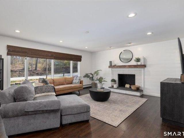 house with 3 bedroom, Glastonbury CT DLS102062165