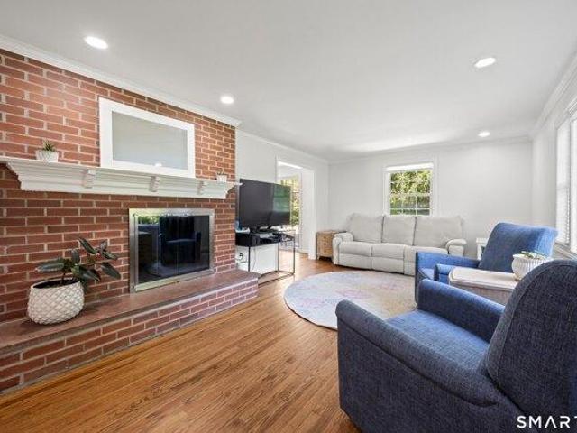 house with 3 bedroom, Glastonbury CT DLS102214008