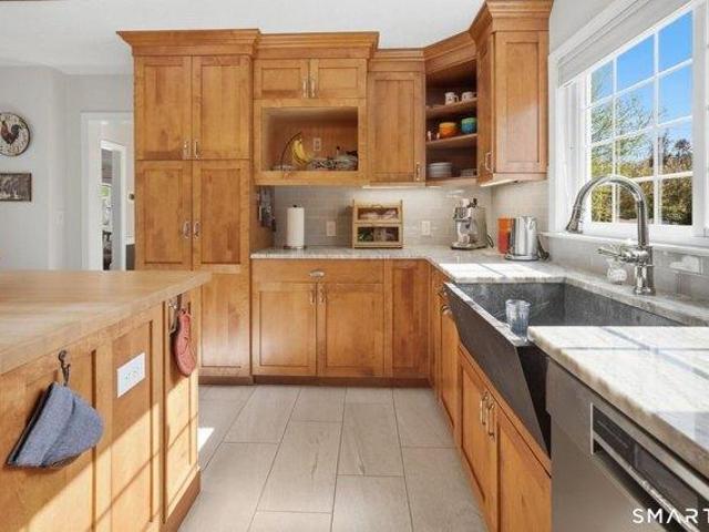 house with 3 bedroom, Glastonbury CT DLS102317421
